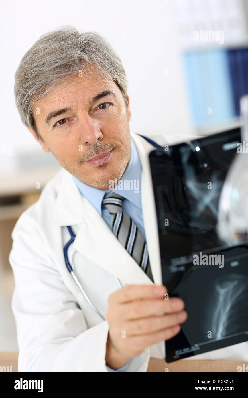 Doctor checking on X-ray results Stock Photo - Alamy