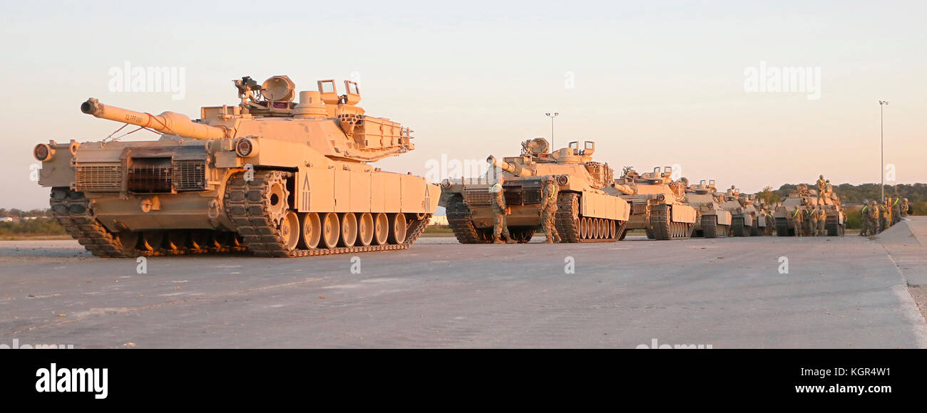 M1A1 Abrams Main Battle Tanks Stock Photo - Alamy
