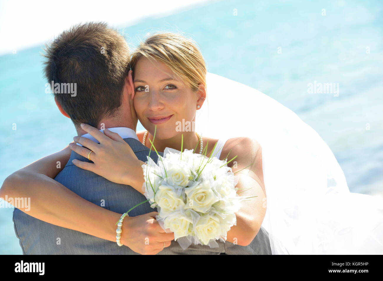 Portrait of beautiful bride on wedding day Stock Photo - Alamy