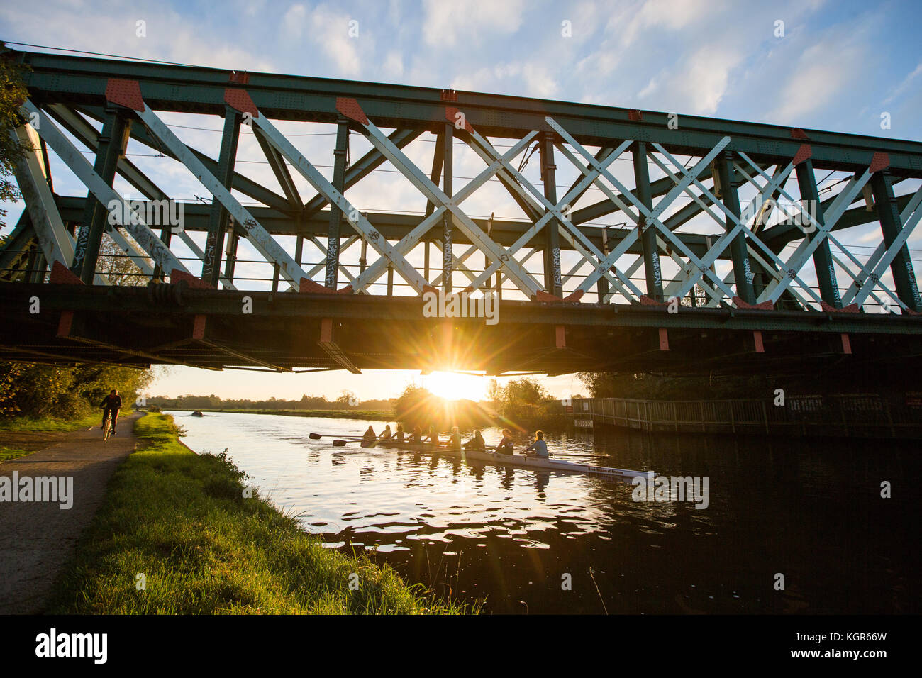 Cambridge University students rowing on the River Cam in Cambridge at ...