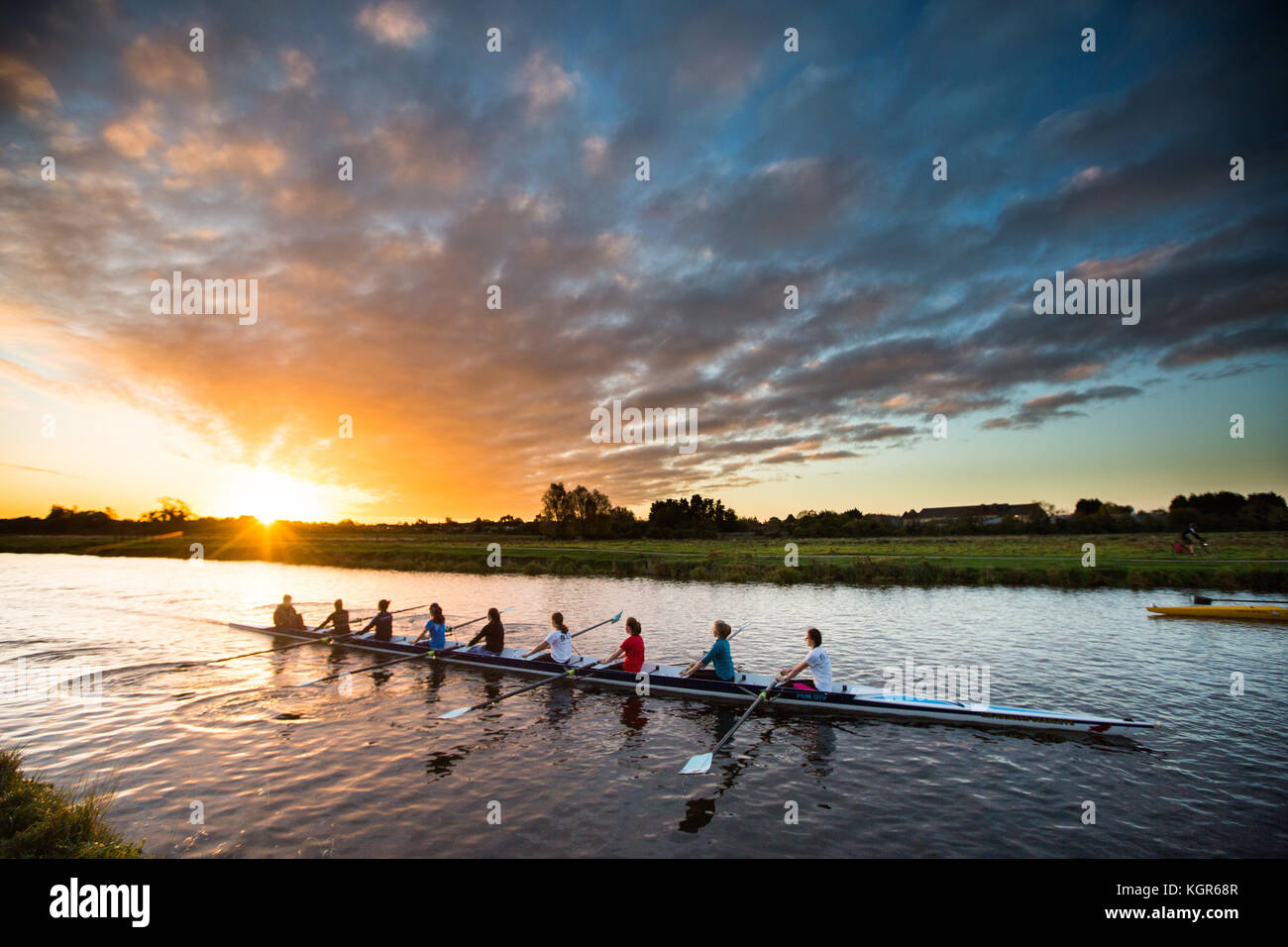 Cambridge University students rowing on the River Cam in Cambridge at ...