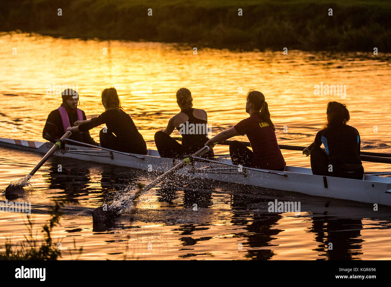 Cambridge University students rowing on the River Cam in Cambridge at ...