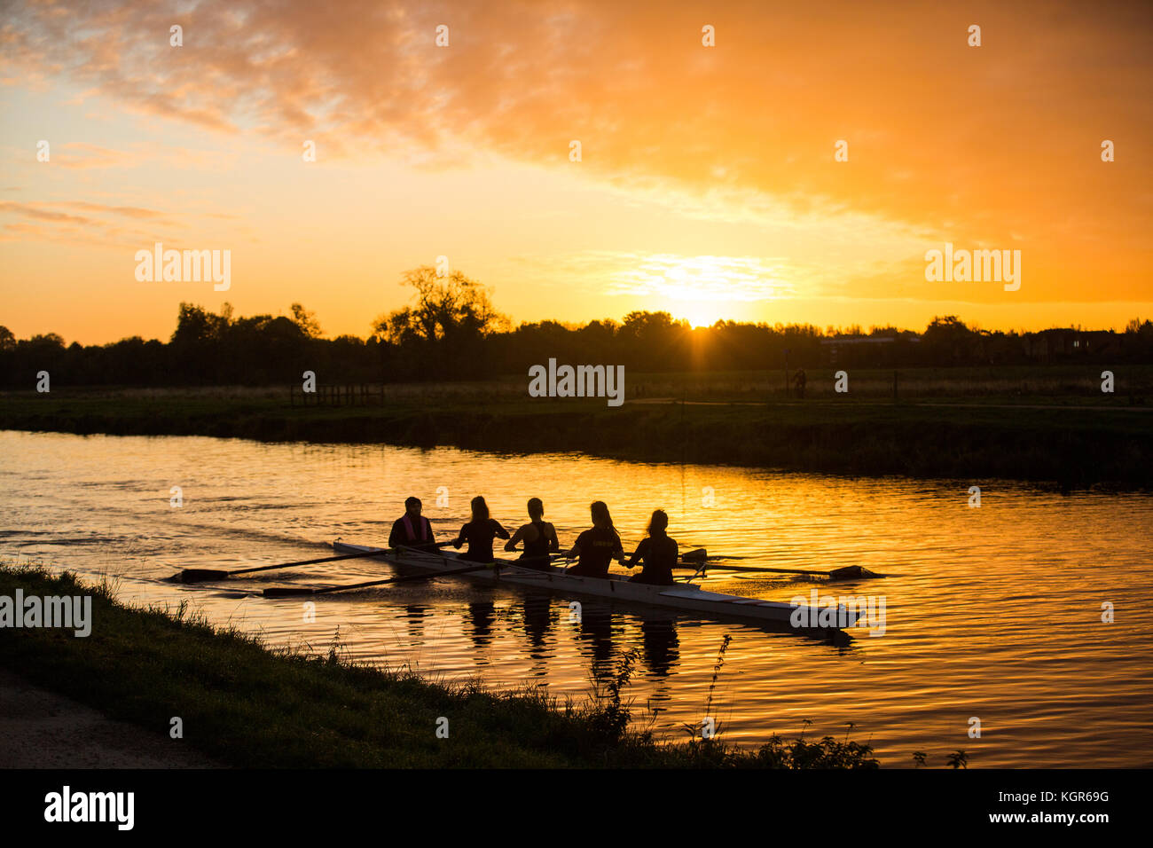 Cambridge University students rowing on the River Cam in Cambridge at ...