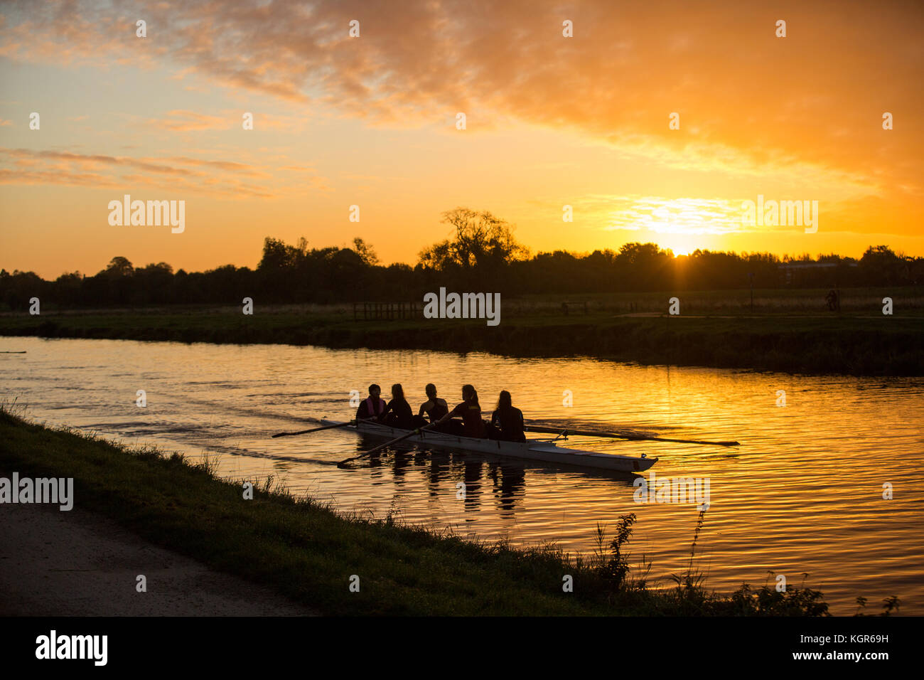 Cambridge University students rowing on the River Cam in Cambridge at ...