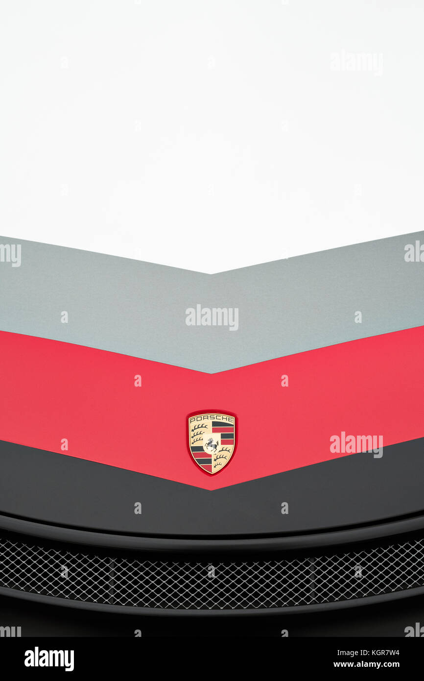 Porsche badge hi-res stock photography and images - Alamy