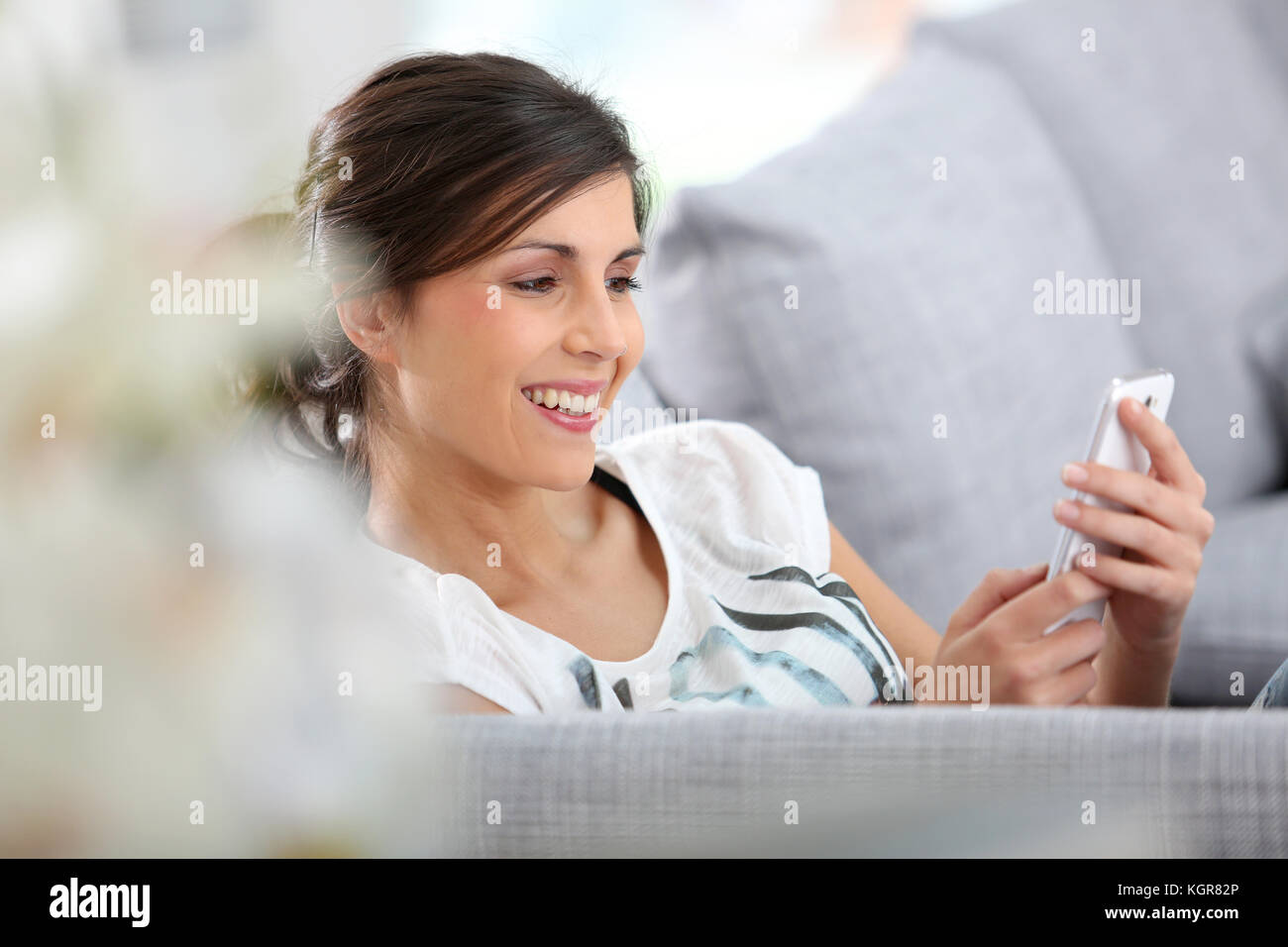 Young woman sending text message with smartphone Stock Photo - Alamy