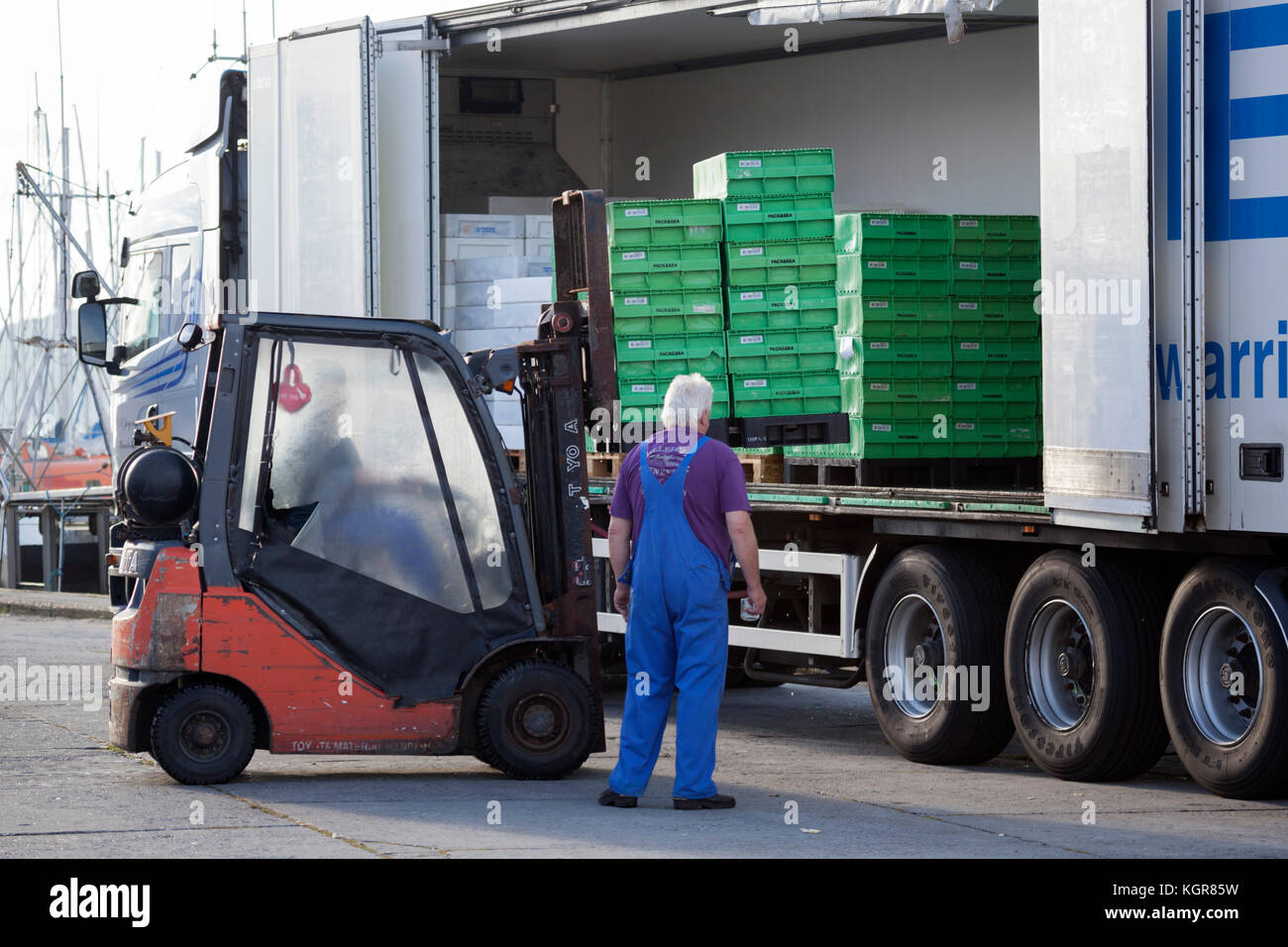 Loading fish palettes into back of lorry hi-res stock photography and ...