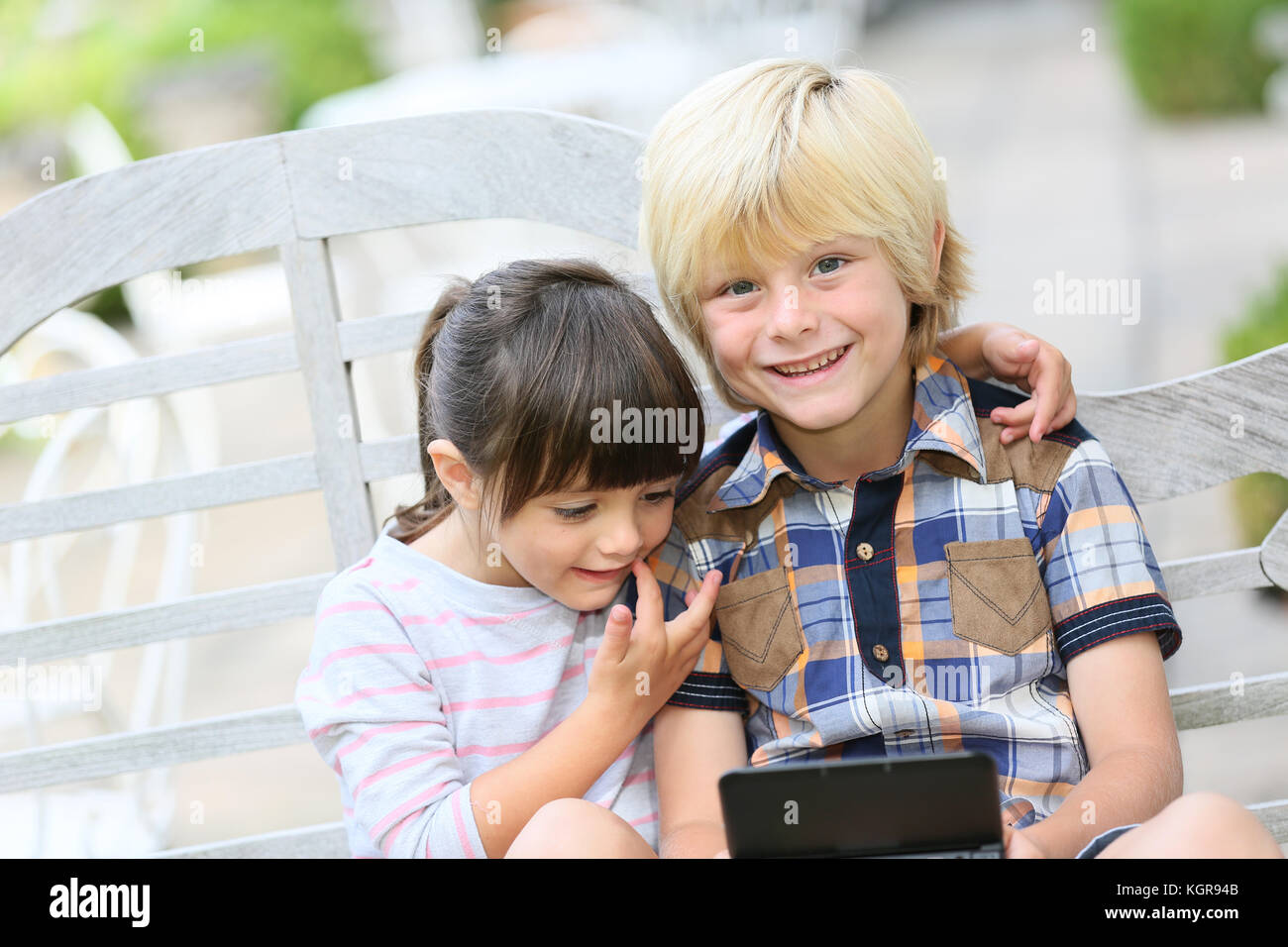 Kids Playing Video Games Vs Playing Outside