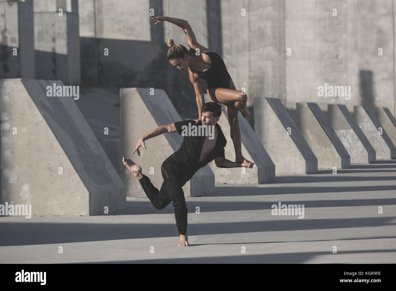 Fernando Miro & Gasya Atherton Dancer/Acrobat Stock Photo - Alamy