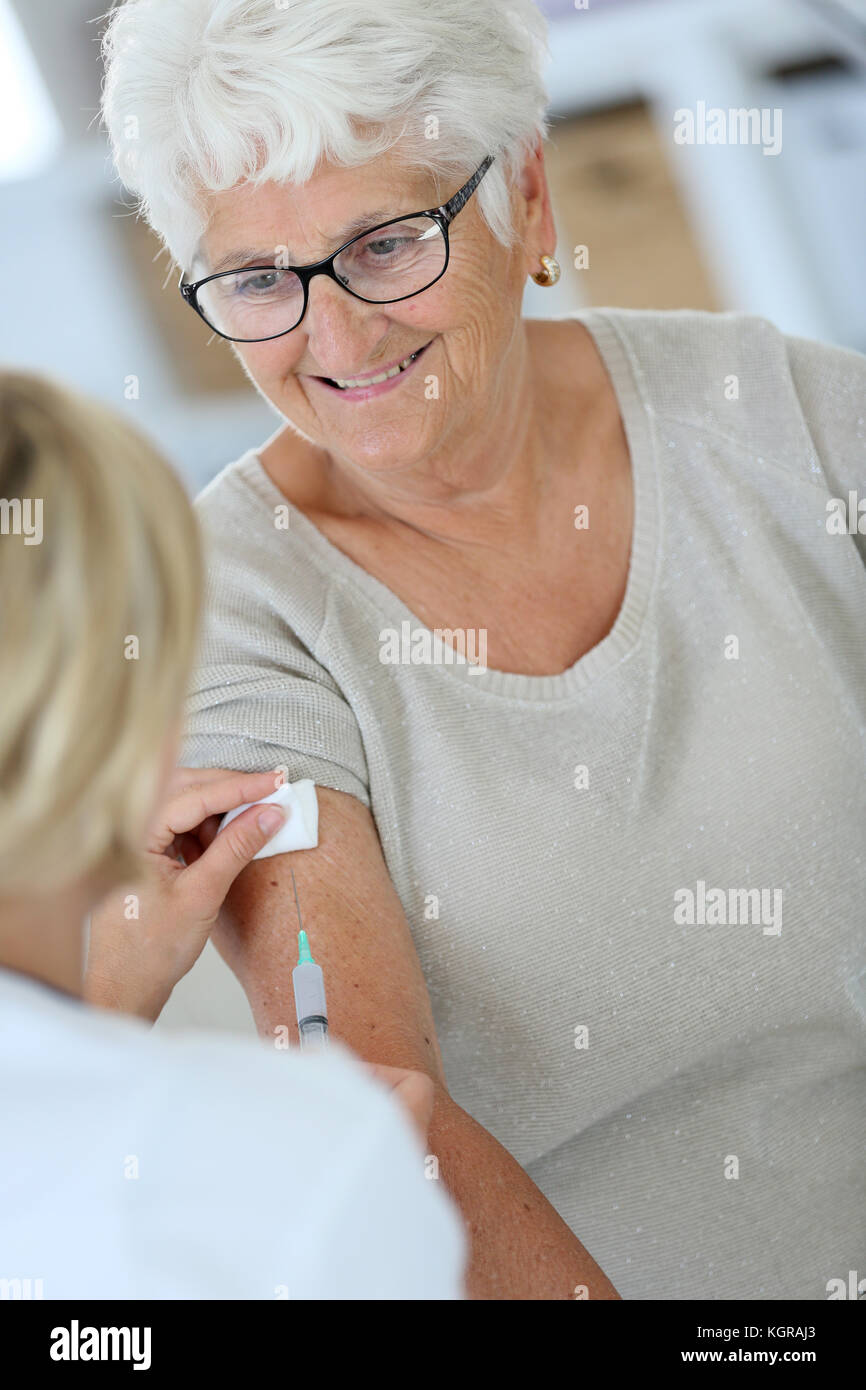 Nurse making vaccine injection to elderly patient Stock Photo - Alamy