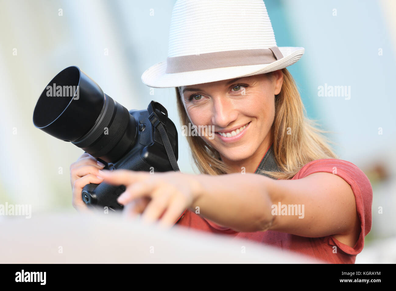 Female photographer directing model hi-res stock photography and images ...
