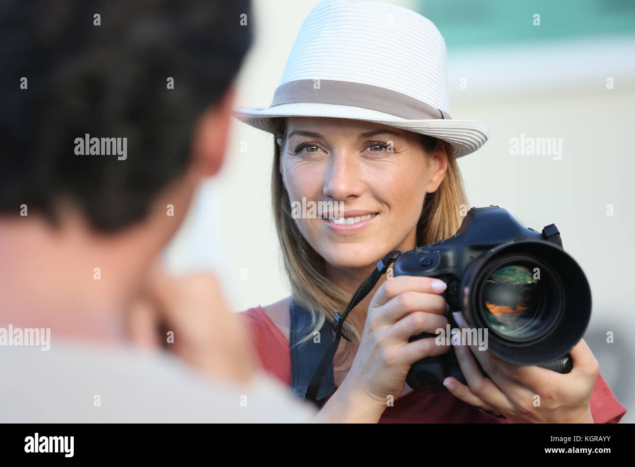 Portrait of woman photographer guiding model Stock Photo - Alamy