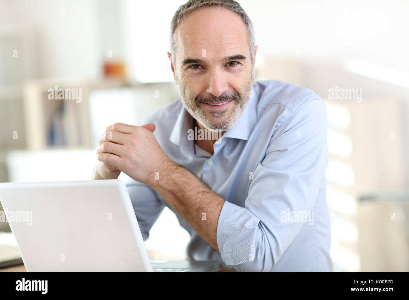 Senior businessman working on laptop computer Stock Photo - Alamy