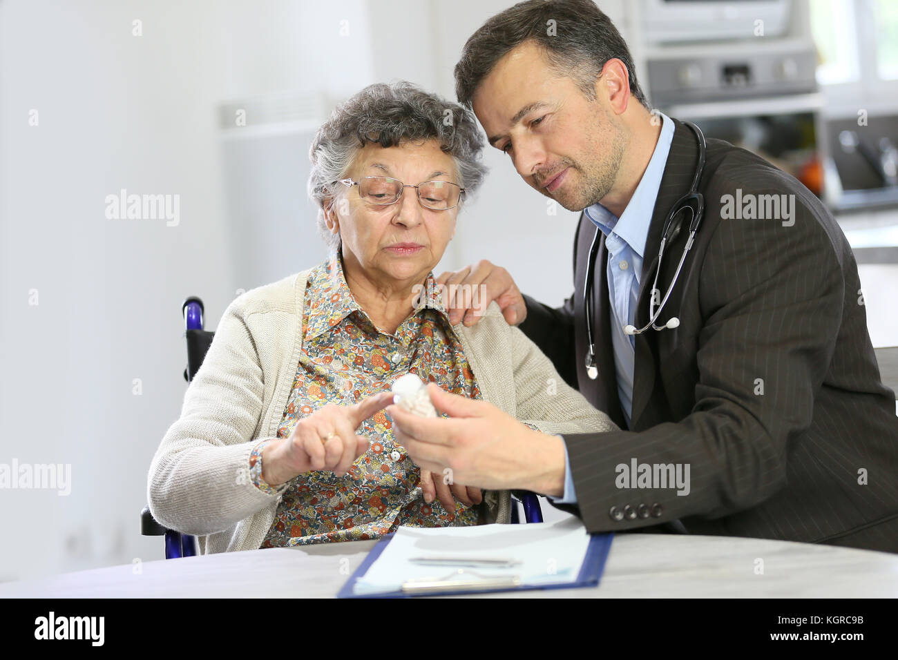 Doctor visiting elderly patient at home Stock Photo - Alamy