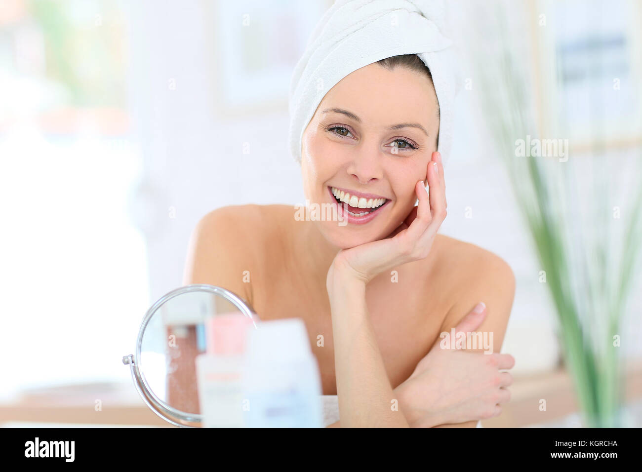 Wet hair over face hi-res stock photography and images - Alamy