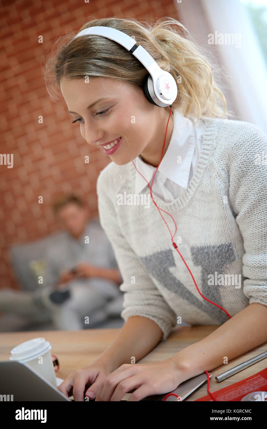 College girl studying on laptop Stock Photo - Alamy