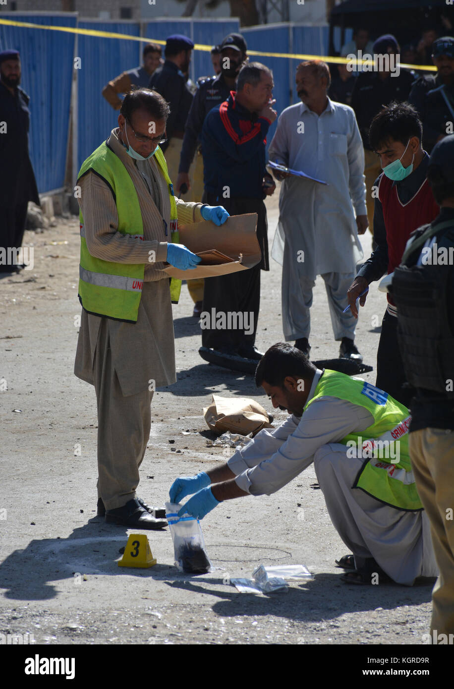 Quetta, Pakistan. 08th Nov, 2017. Pakistani Security Officials and ...