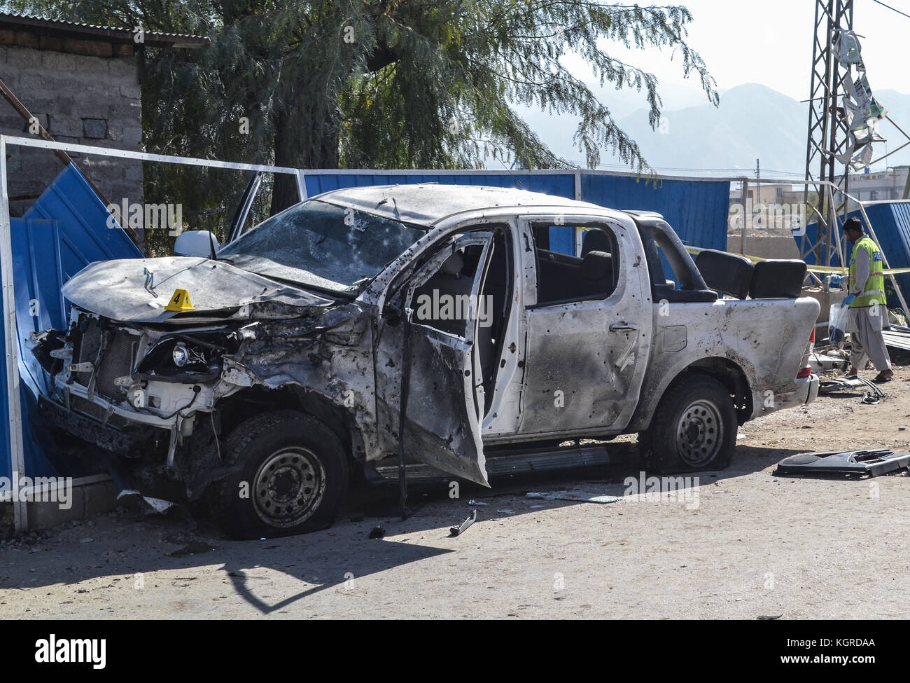 Quetta, Pakistan. 09th Nov, 2017. Pakistani Security Officials and ...