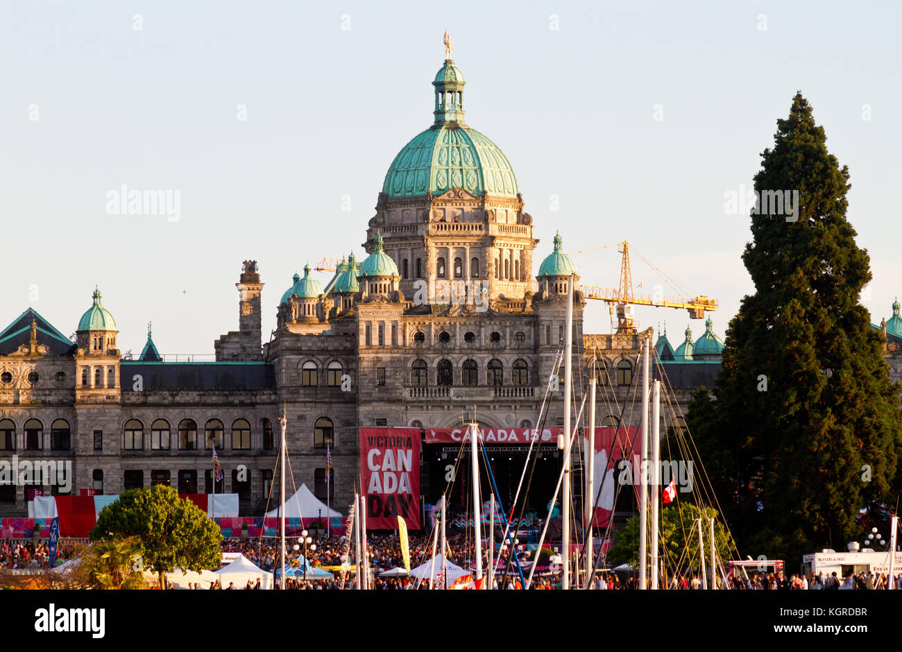 The Provincial Parliament building in Victoria, British Columbia ...