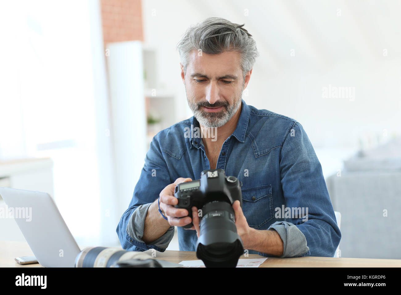 Photo reporter working in office Stock Photo - Alamy