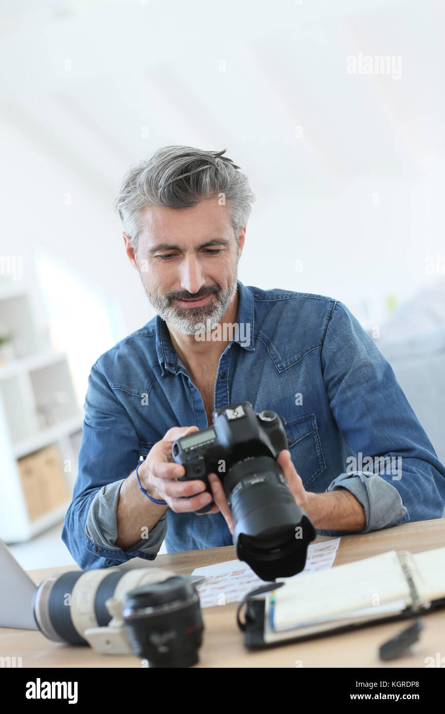 Photo reporter working in office Stock Photo - Alamy