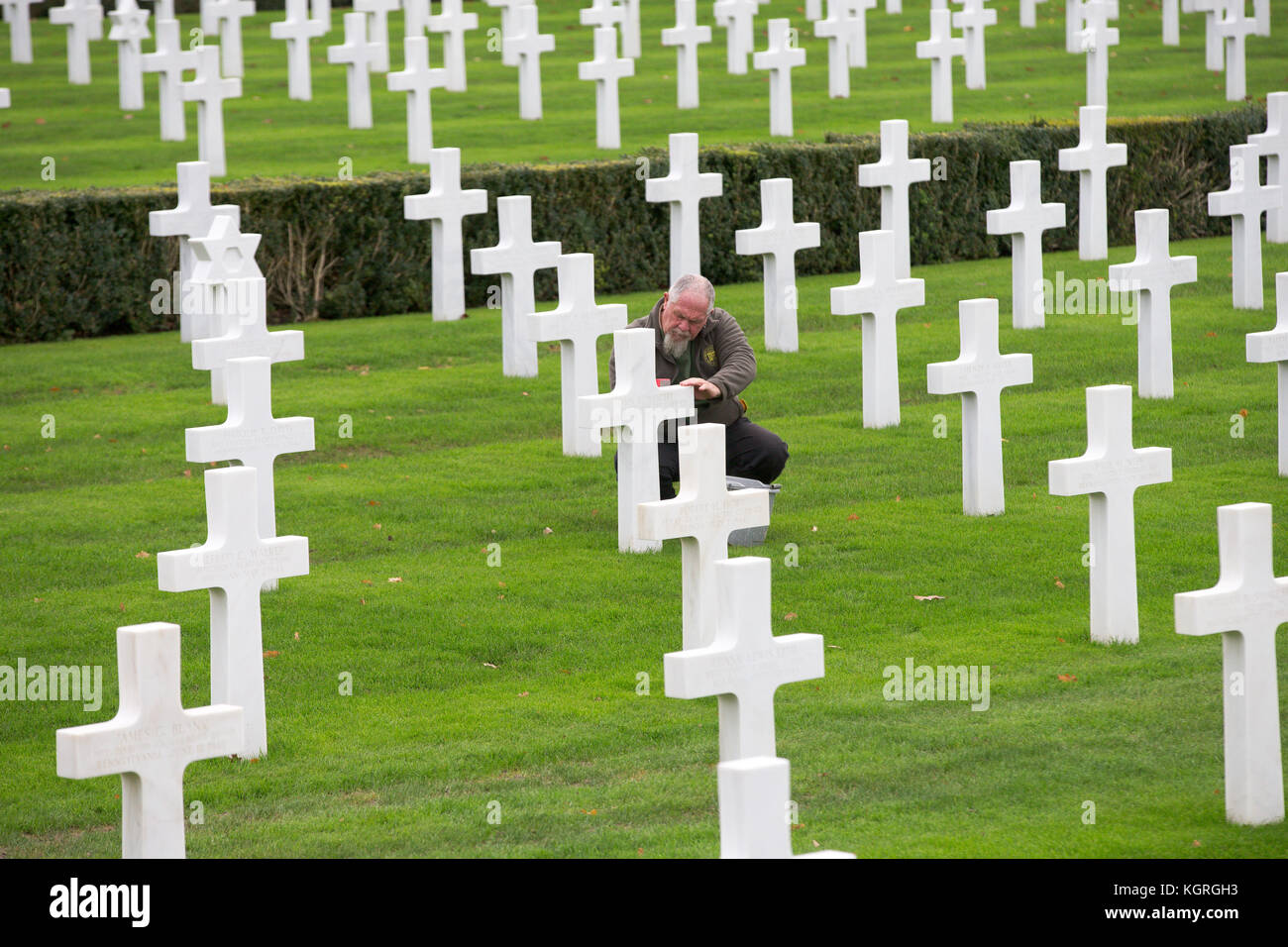 Clean headstones hi-res stock photography and images - Alamy