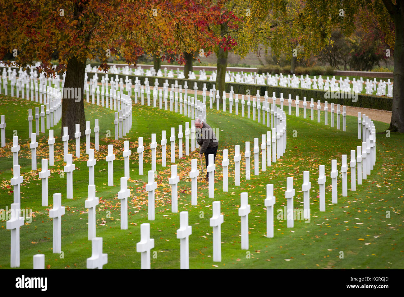 Looking after graves hi-res stock photography and images - Alamy