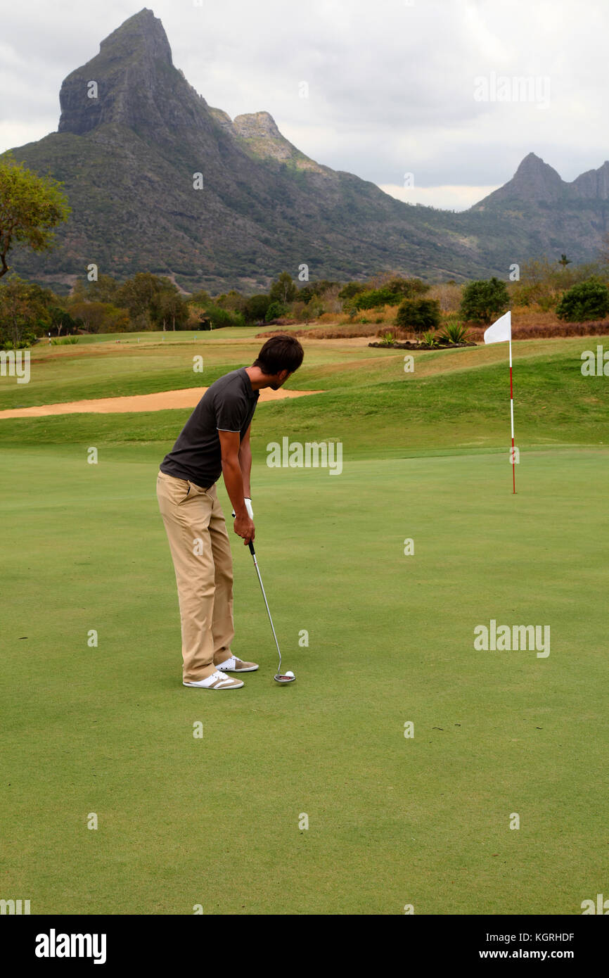 Man playing golf Stock Photo - Alamy