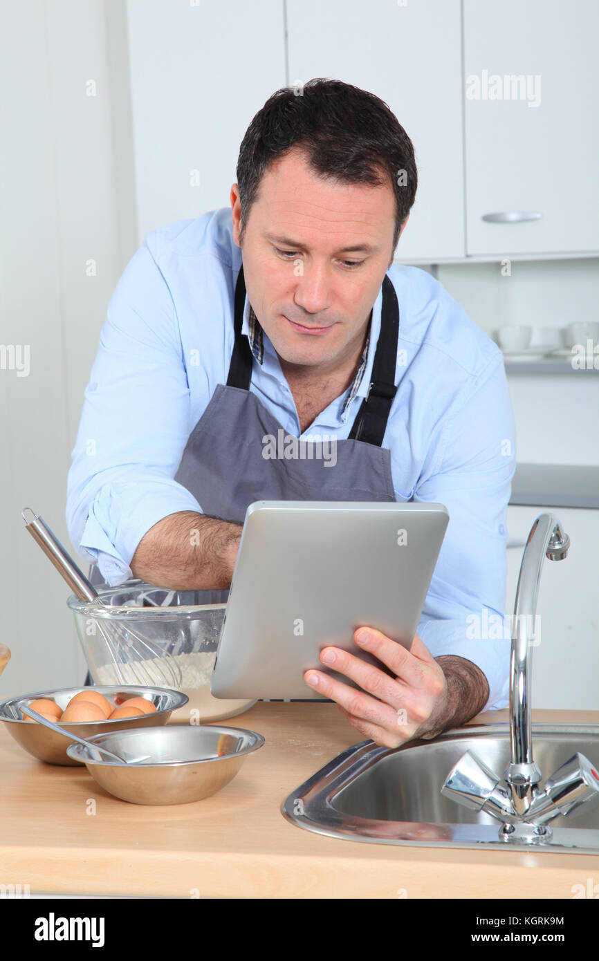 Man looking at recipe on internet Stock Photo - Alamy