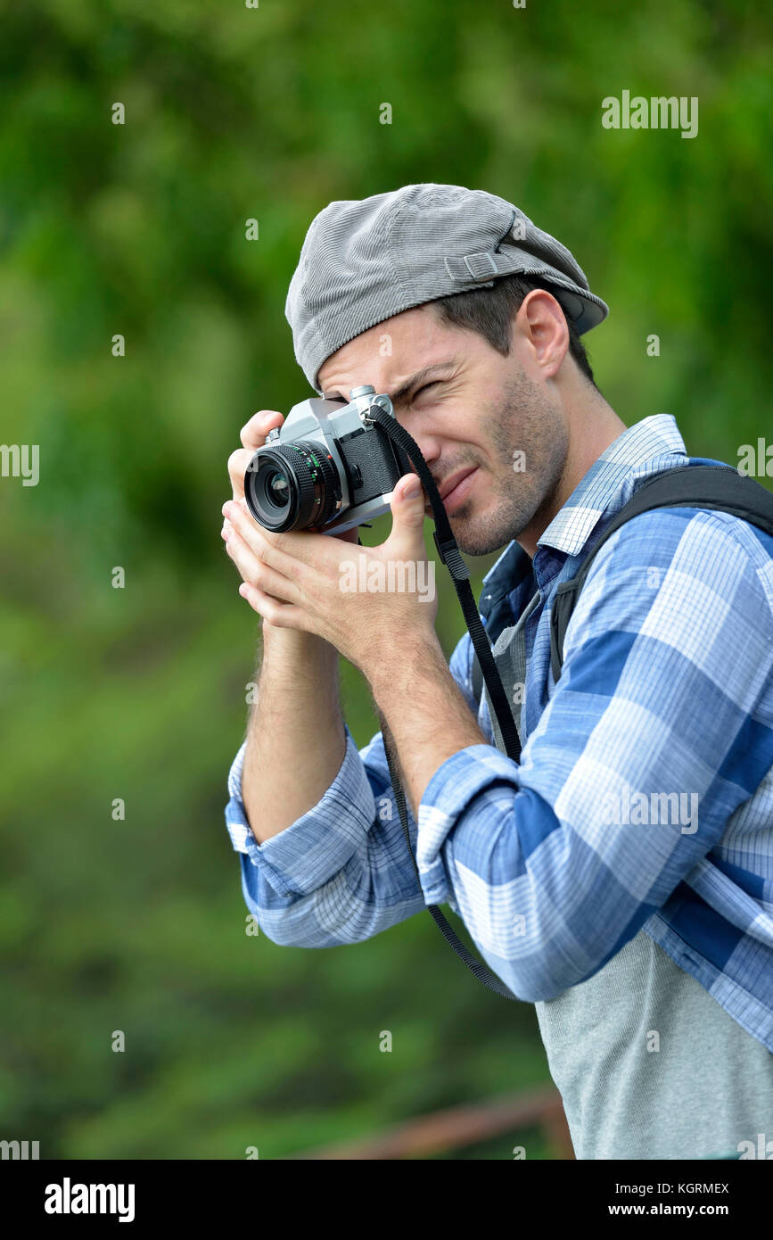Man taking picture with old-fashioned camera Stock Photo - Alamy