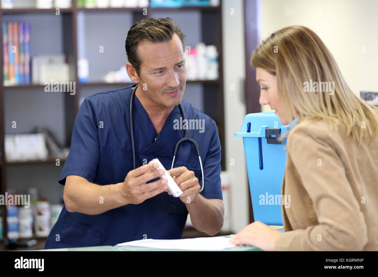 Veterinarian giving medical prescription to client Stock Photo - Alamy