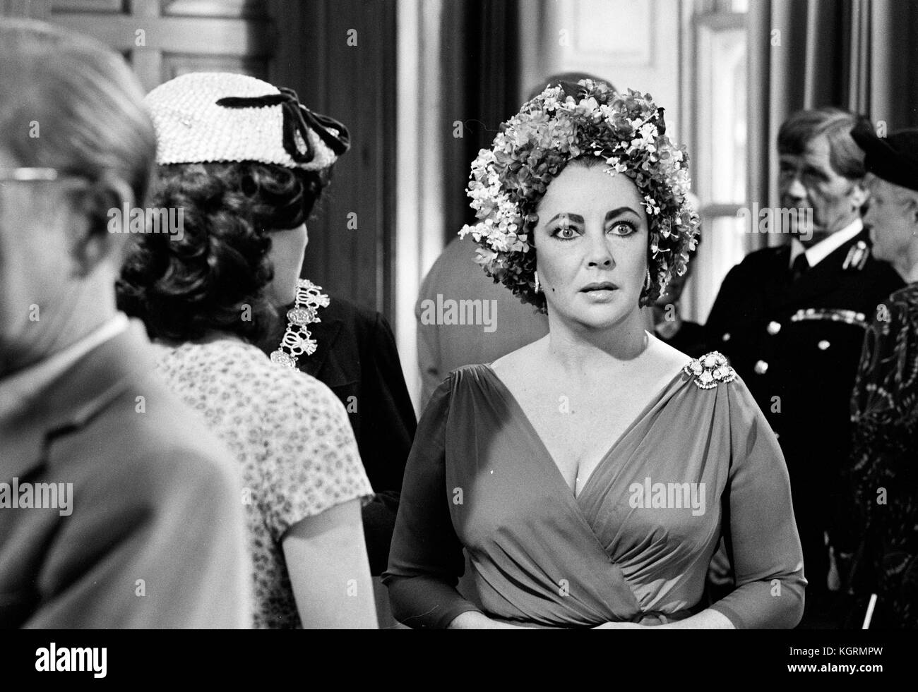 The Mirror Crack'd (1980) Elizabeth Taylor , Maureen Bennett Date: 1980 ...