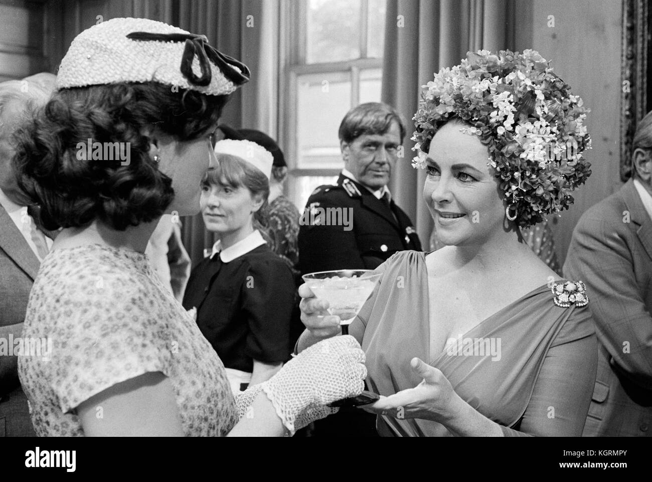 The Mirror Crack'd (1980) Elizabeth Taylor , Maureen Bennett Date: 1980 ...