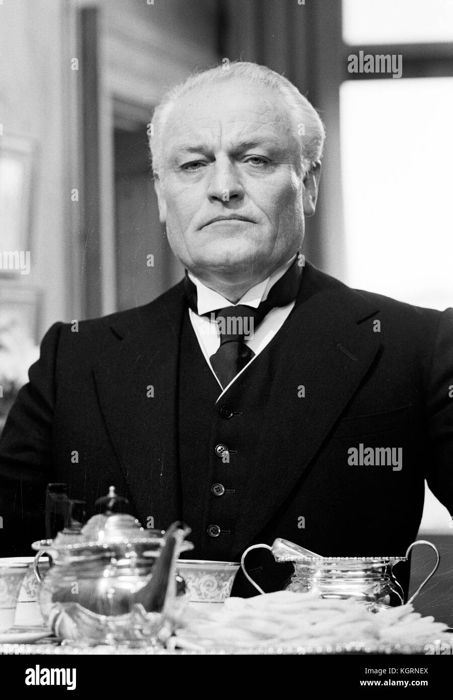 The Mirror Crack'd (1980) , Charles Gray Date: 1980 Stock Photo - Alamy