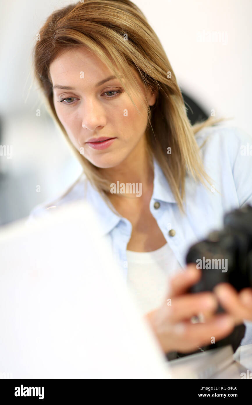 Woman reporter hi-res stock photography and images - Alamy