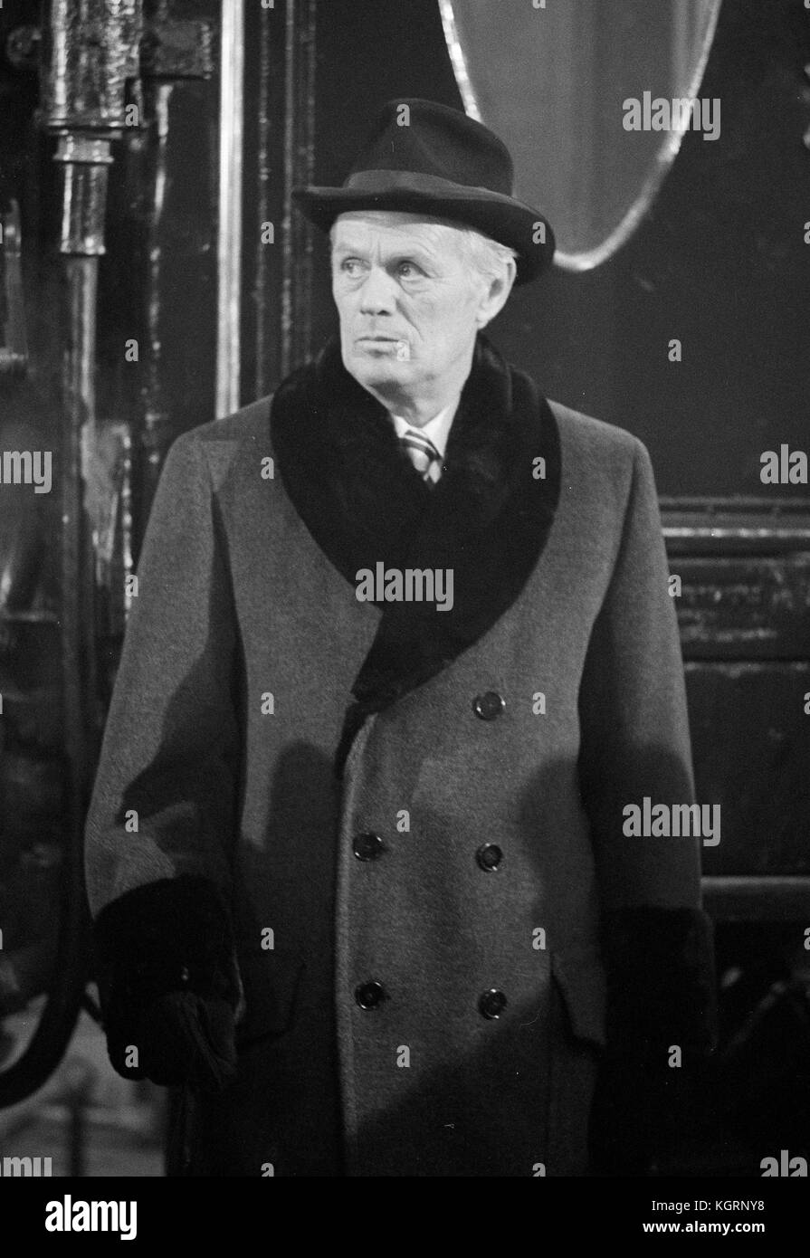 Murder On The Orient Express 1974 Richard Widmark Date 1974 Stock