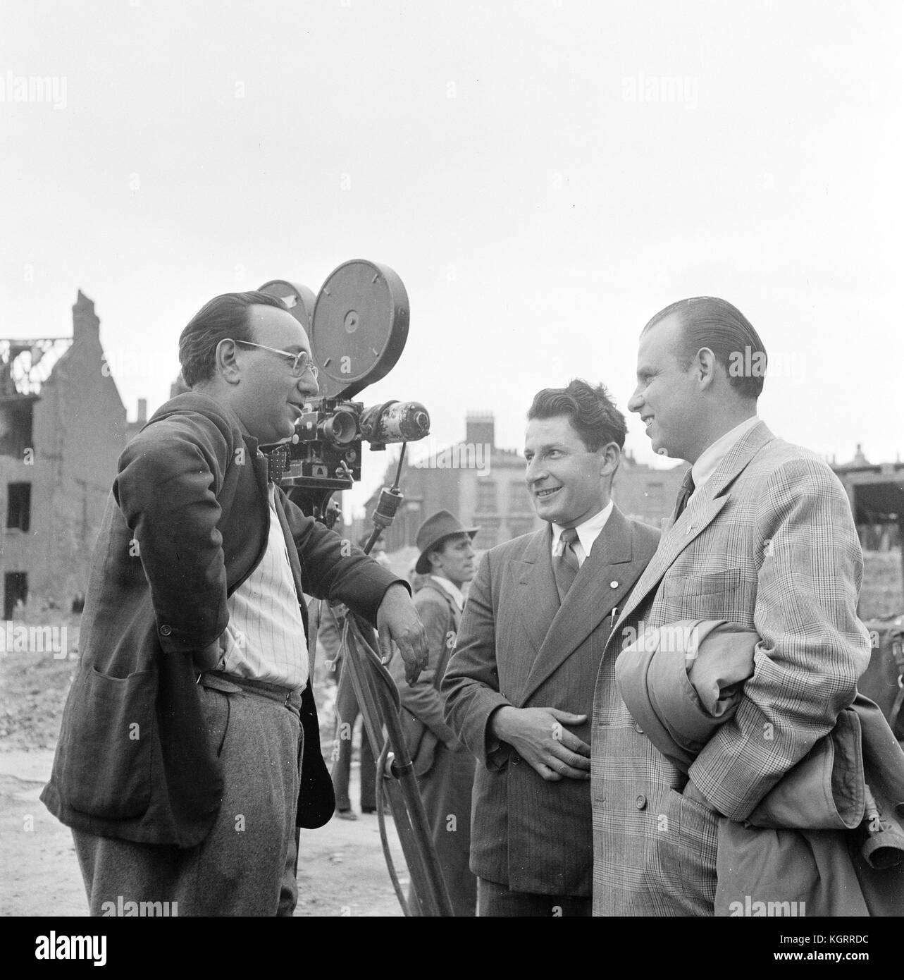 Passport to Pimlico film (1949) , Film Director Henry Cornelius Stock ...