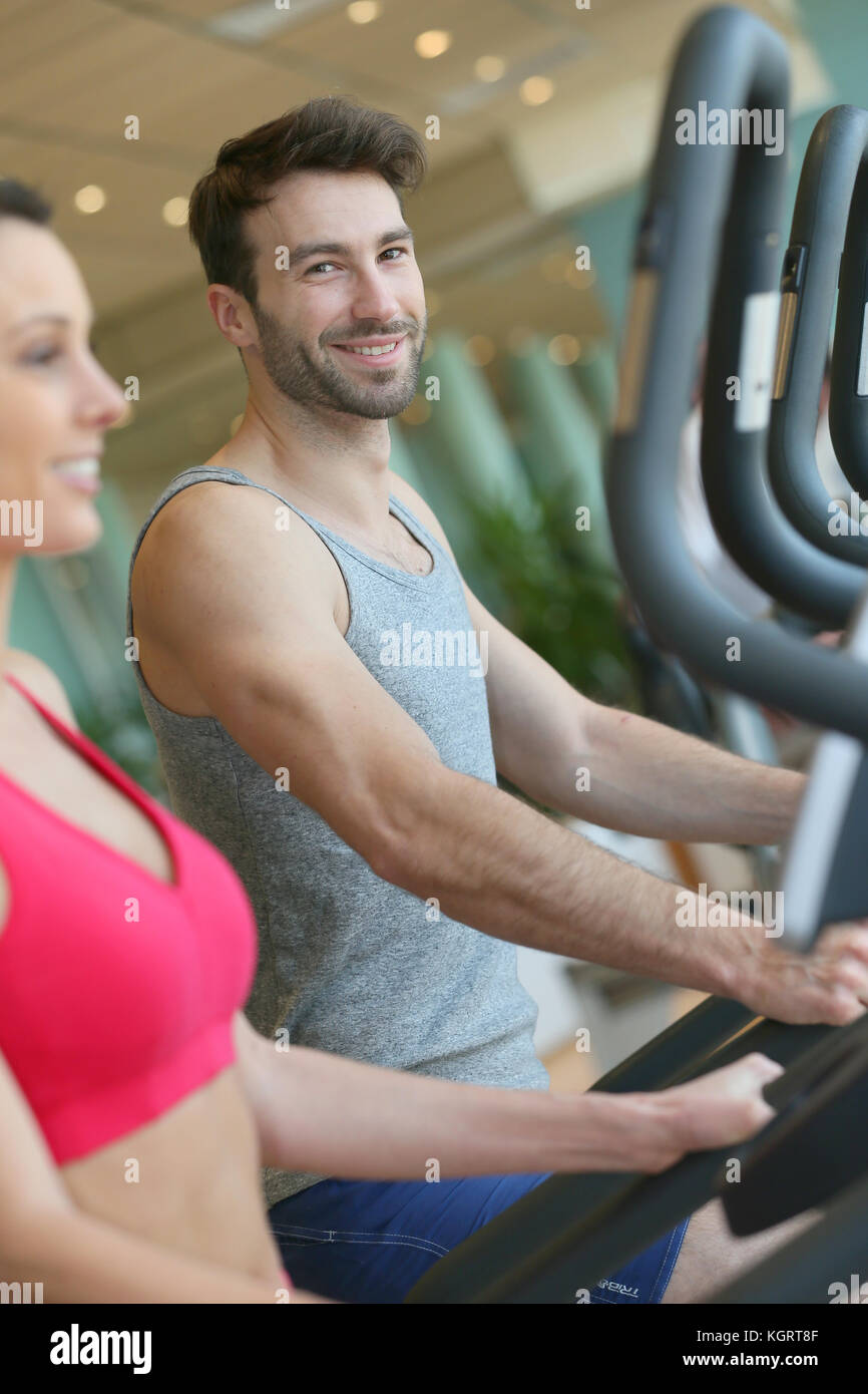 Guy girl training in gym hi-res stock photography and images - Alamy