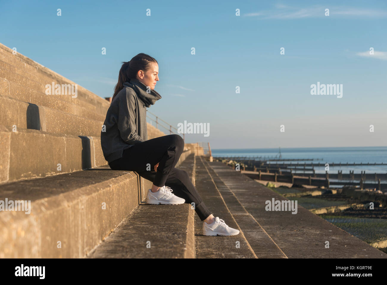 Beside the sea hi-res stock photography and images - Alamy