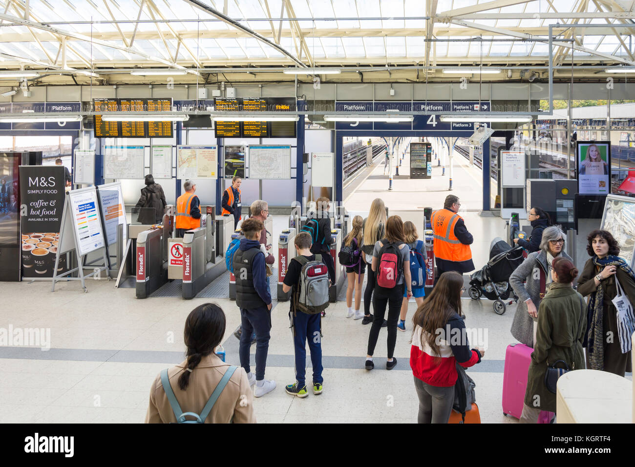 Richmond underground station railway borough upon thames entranc hi-res ...