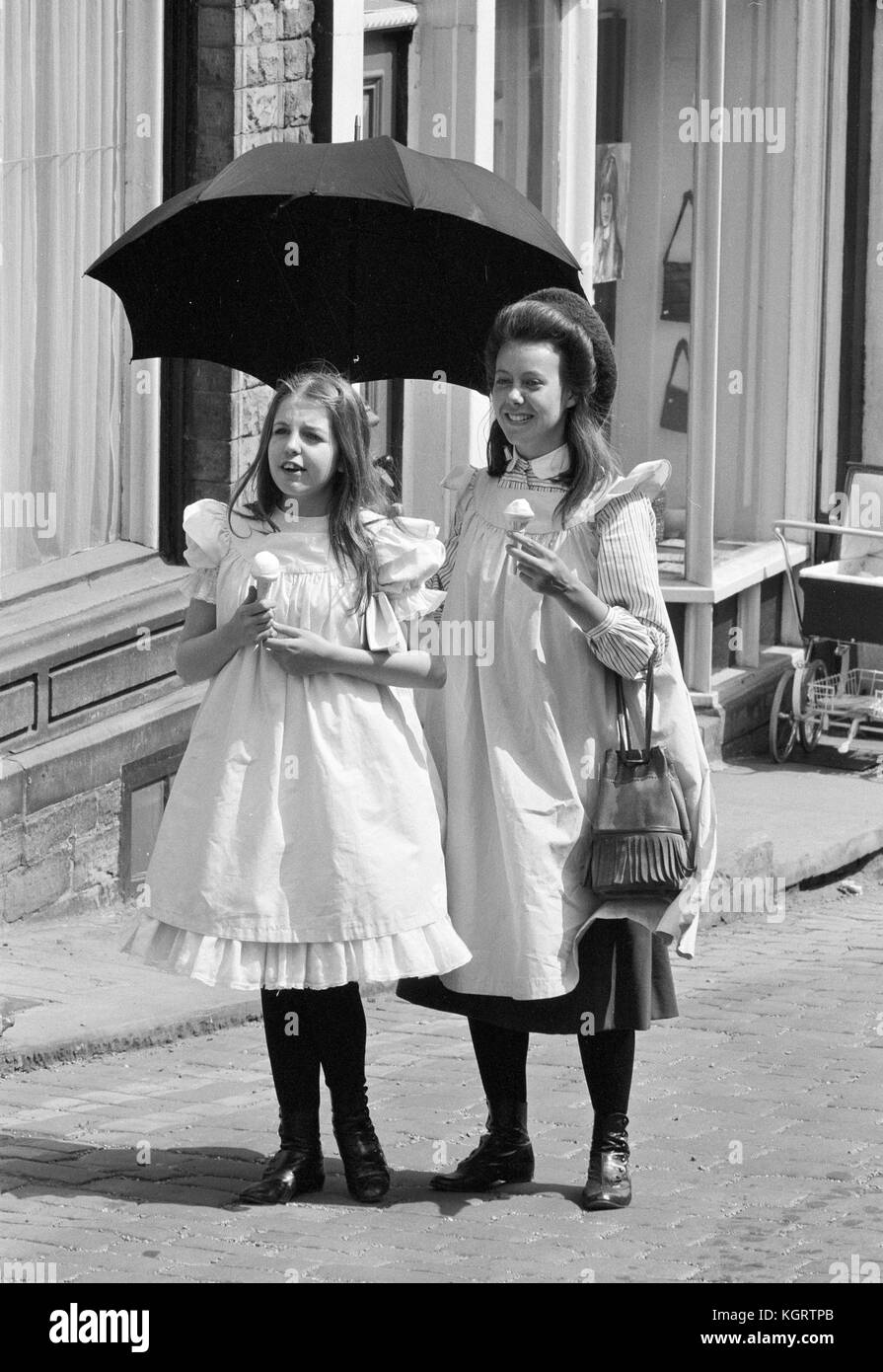 The Railway Children (1970) , Jenny Agutter , Sally Thomsett Date: 1970 ...