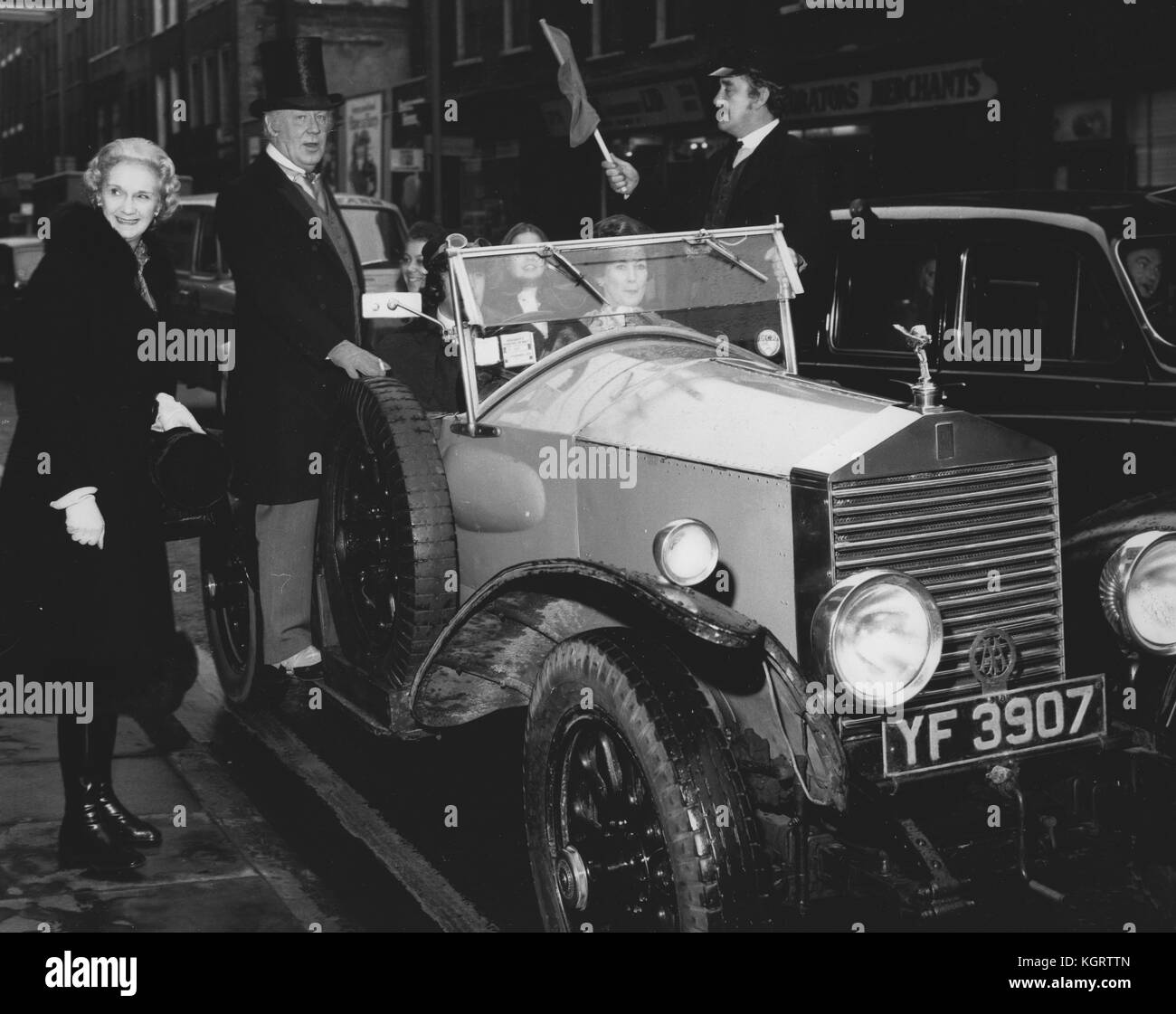 Bernard cribbins railway children film hi-res stock photography and ...