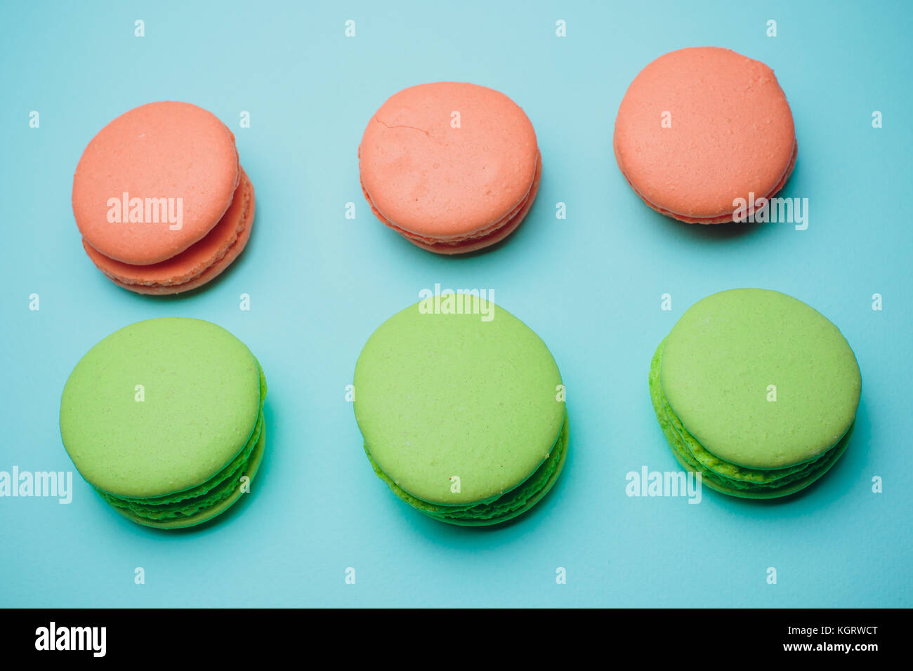six makaruni on a colored background sweetness green Stock Photo - Alamy