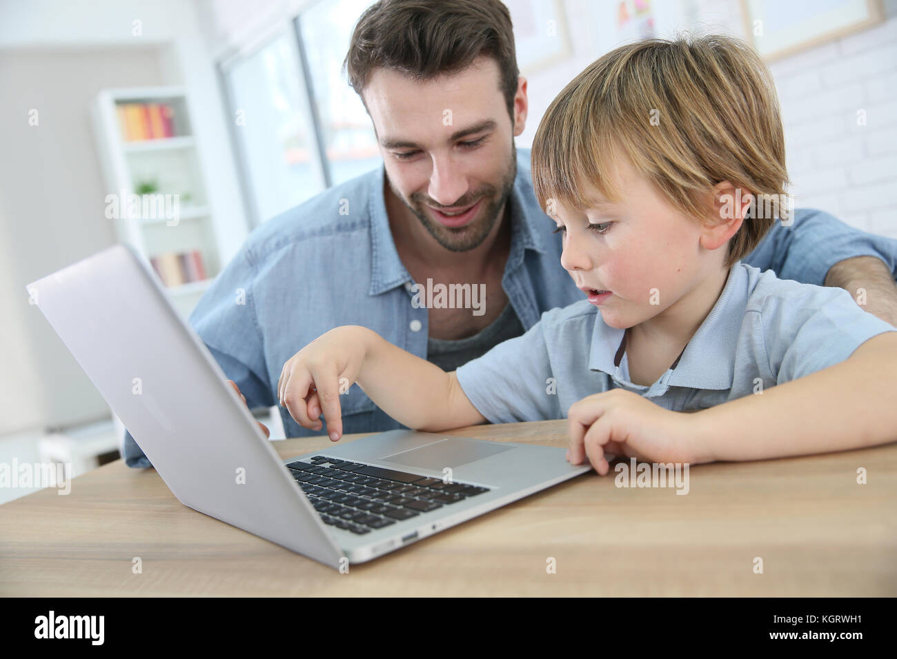 Daddy and son playing on laptop computer Stock Photo - Alamy