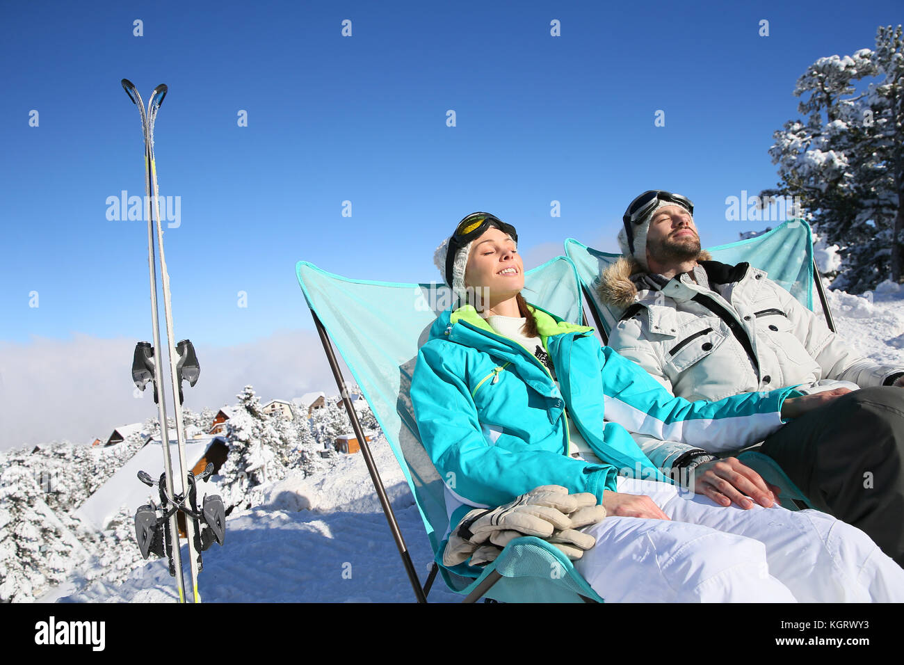 Man sunbathing in winter snow hi-res stock photography and images - Alamy
