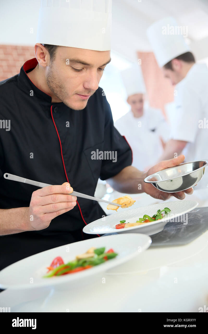 Chef in restaurant kitchen preparing dish Stock Photo - Alamy