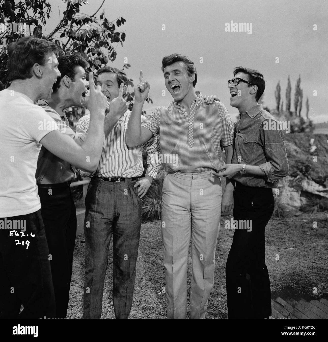 Cliff richard and the shadows hi-res stock photography and images - Alamy