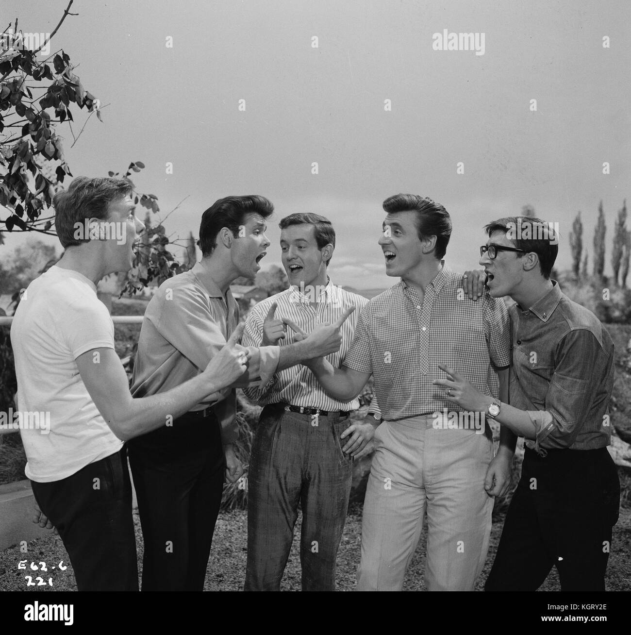 Cliff richard and the shadows hi-res stock photography and images - Alamy