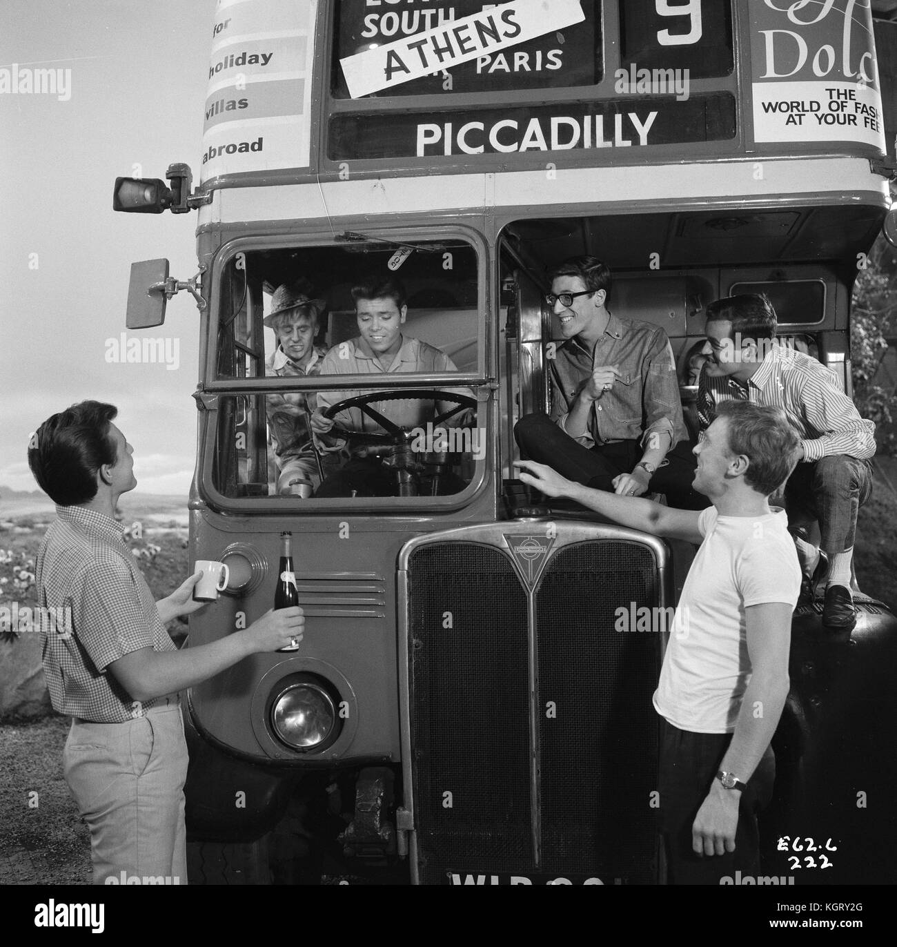 Cliff richard and the shadows hi-res stock photography and images - Alamy