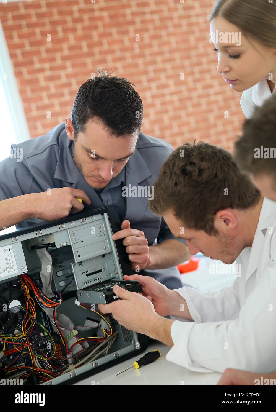 Engineering students computer lab hi-res stock photography and images ...